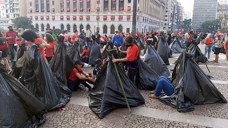 MTST: o que é e qual o papel do Movimento dos Trabalhadores Sem Teto ...